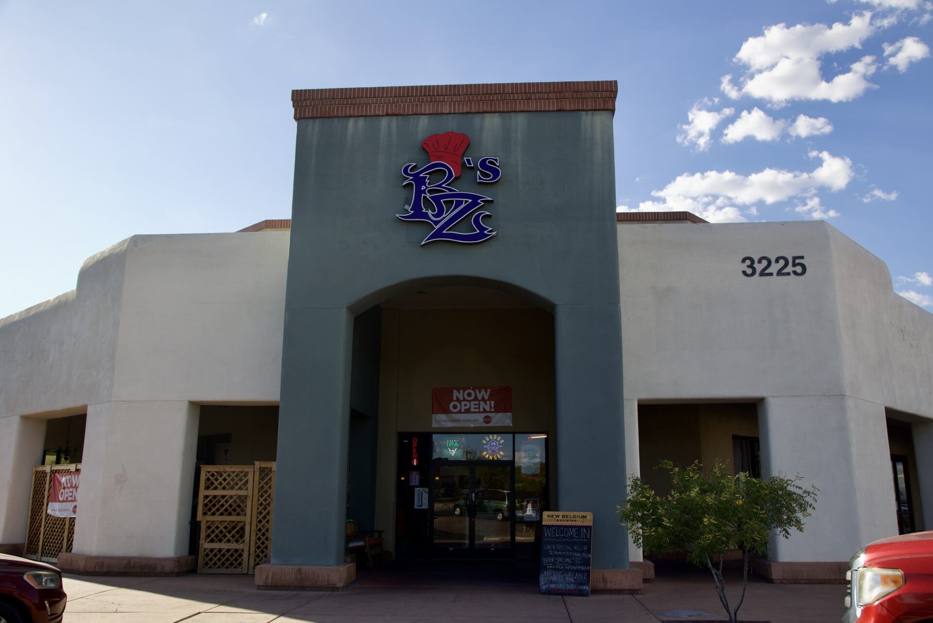 BZ's Bistro: Pizza, Pasta, Wings & Good Times in Midtown